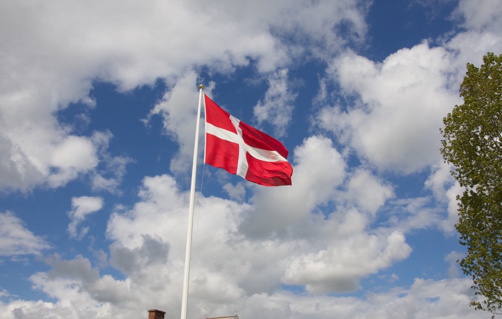 Danmarks Flagga - Köp din flagga hos FlaggorOnline.se